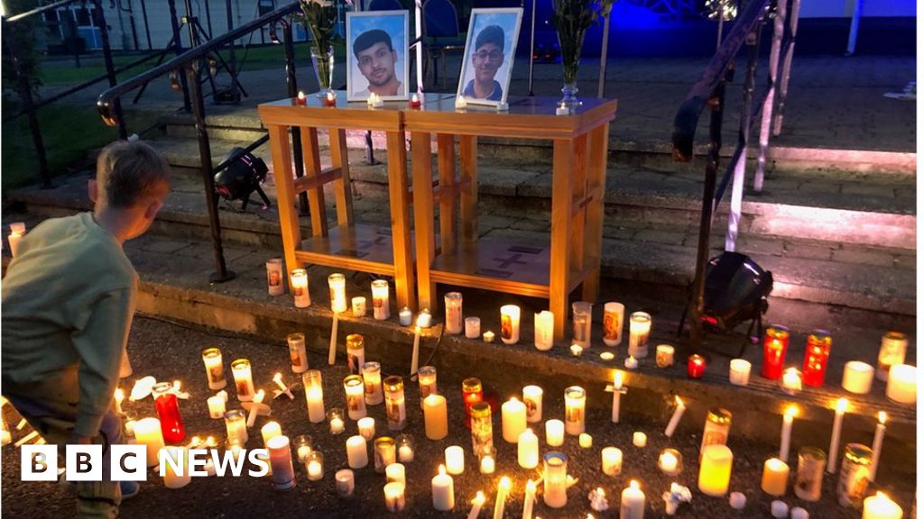 Enagh Lough: Vigil held for teenage boys who drowned - BBC News