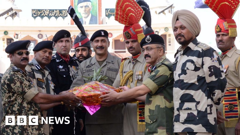 India-Pakistan Diwali diplomacy offers new hope for ties - BBC News