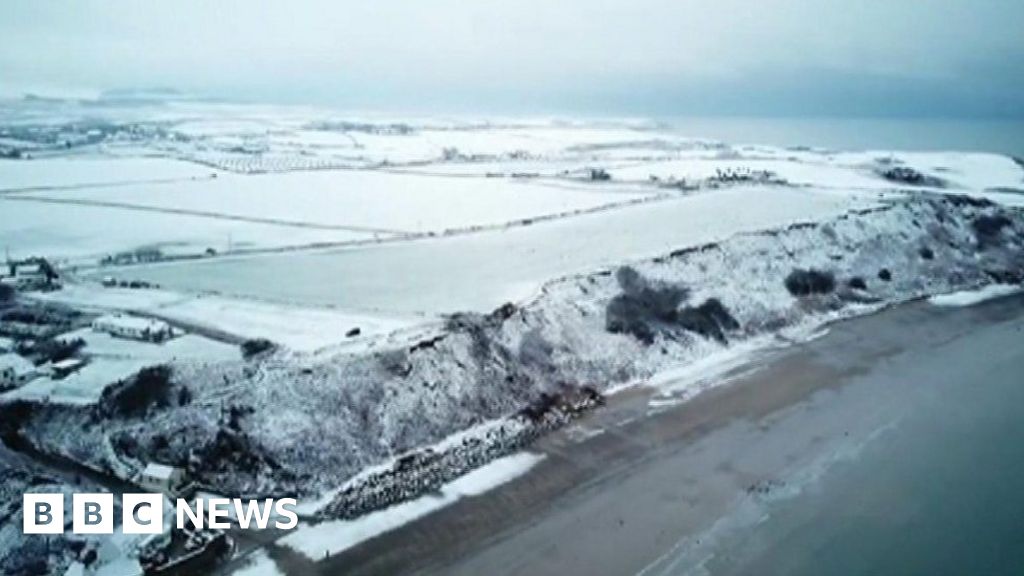 Snow and ice weather warning extended across Wales - BBC News