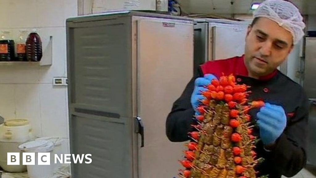 Life as a chef in Lebanon during Ramadan - BBC News