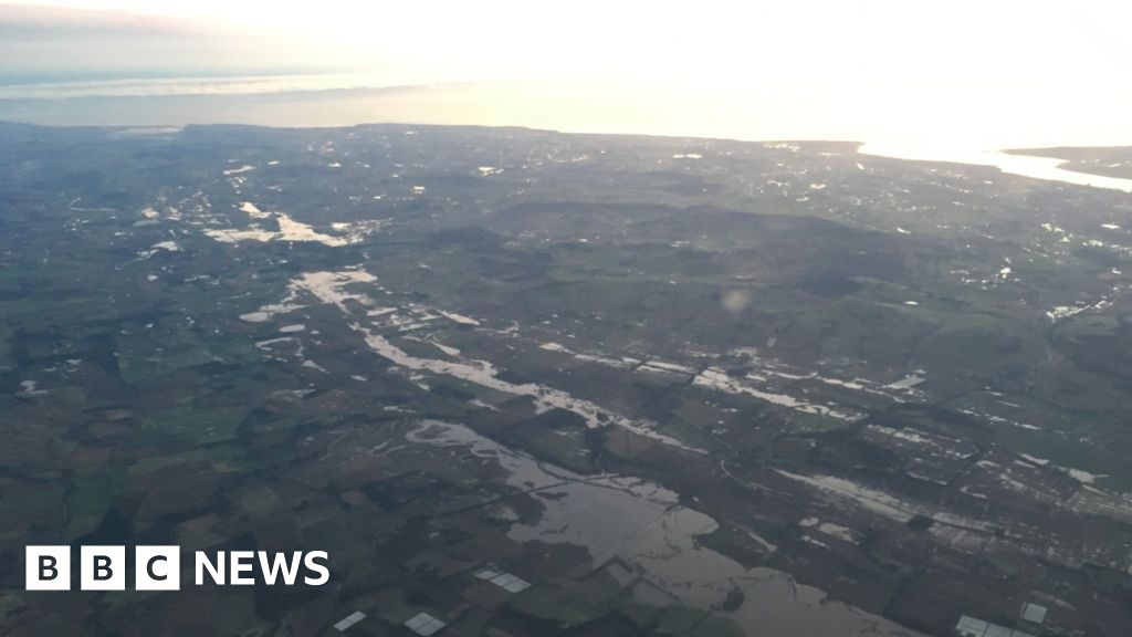 In pictures: Flood-hit Scotland - BBC News