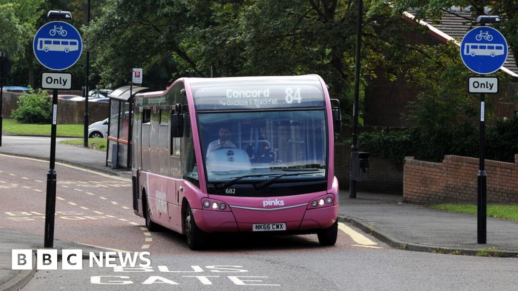 Sunderland: Drivers to face fines for driving in bus lanes - BBC News