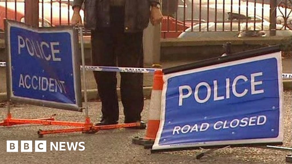 Man dies following car crash in Richill, County Armagh - BBC News