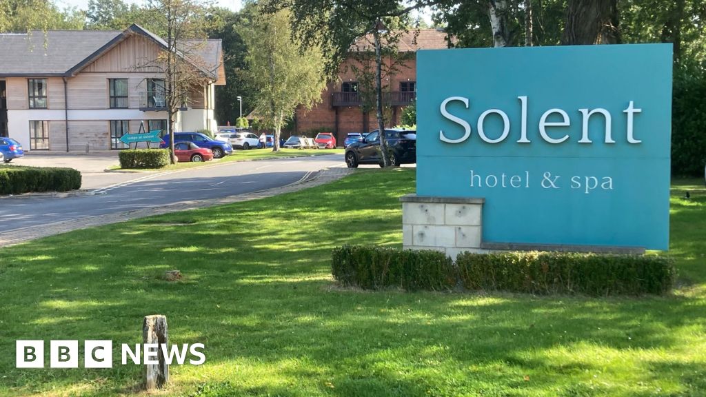 Toxic mix of chemicals at Solent Hotel leaves 24 in hospital - BBC News
