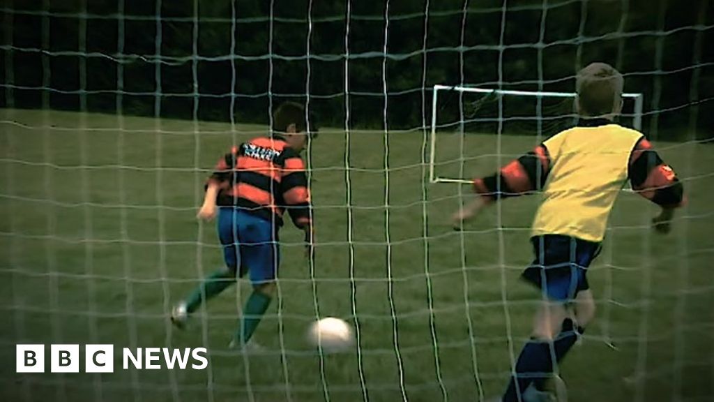 Knelston Primary pupils recreate Robson-Kanu's Euros goal - BBC News