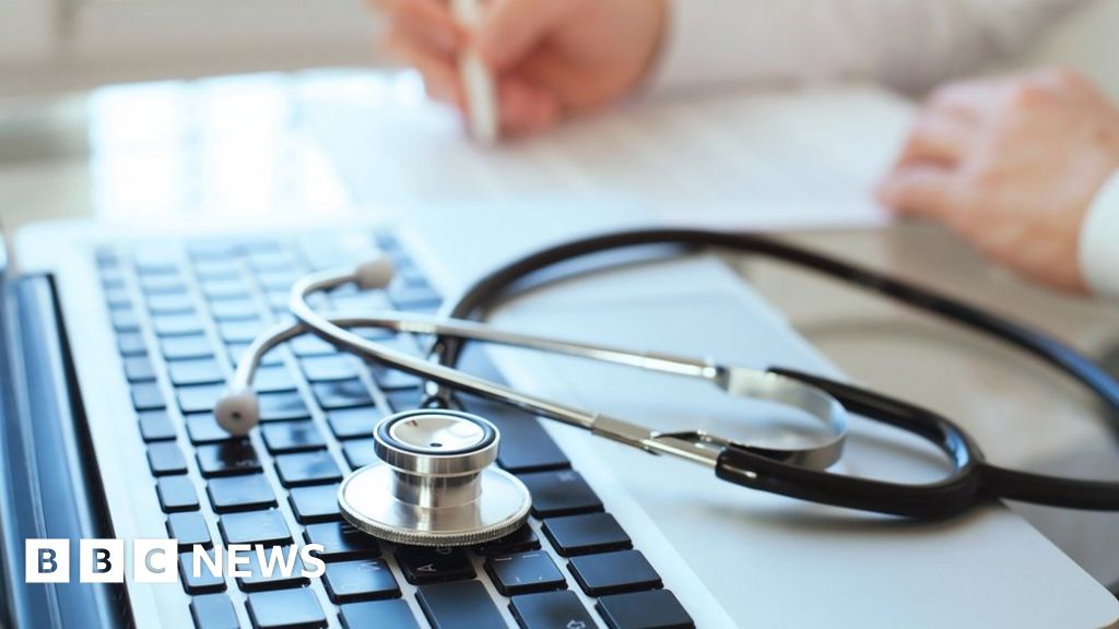 Graduate entry medical courses by 2018 - BBC News