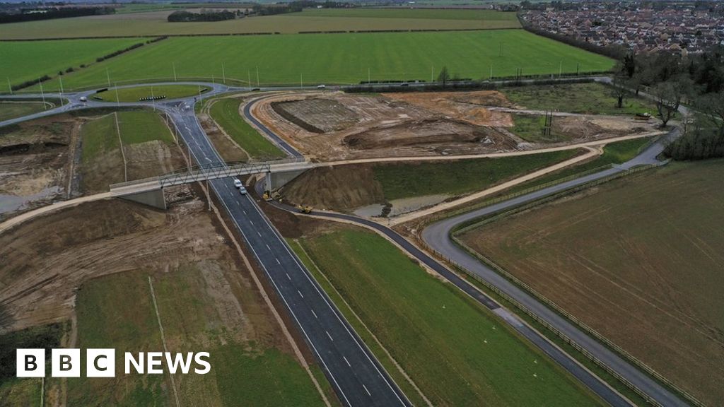 Lincoln Eastern bypass opens after years of planning - BBC News