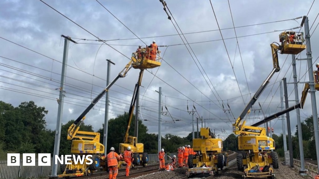 Midland Mainline disruption warning ahead of major weekend rail work - BBC News
