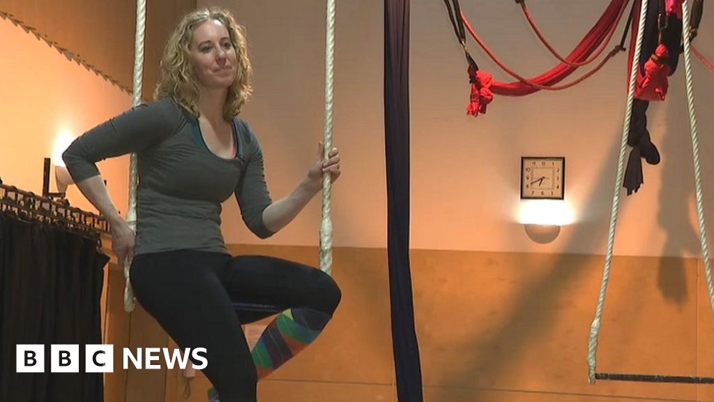 Lorna Slater: ‘Flying on a trapeze is wildly addictive’ - BBC News