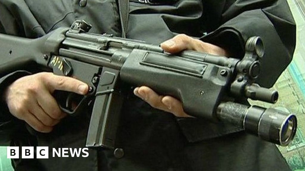 Met Police 'may struggle' to recruit firearms officers quickly - BBC News
