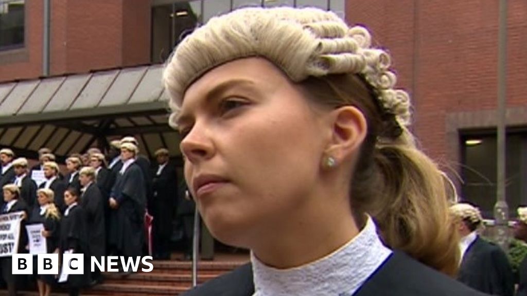 Barristers in Birmingham protest over 'broken' system - BBC News