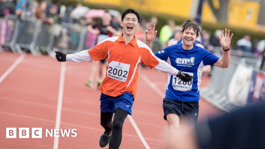 In pictures: Inverness Half Marathon and 5k - BBC News