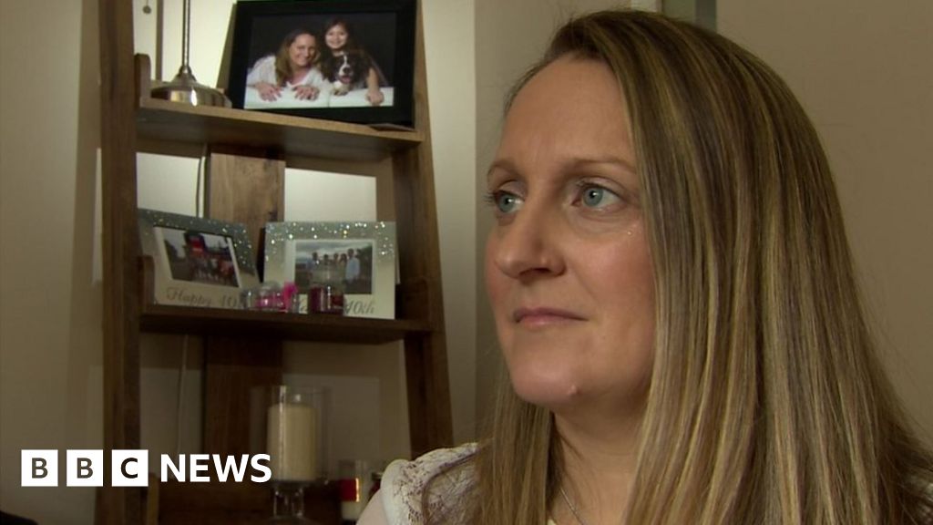 Flybe collapse: 'It feels like a death in the family' - BBC News