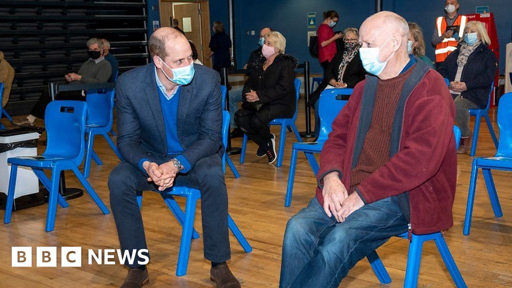Covid-19: Prince William visits King's Lynn vaccination centre