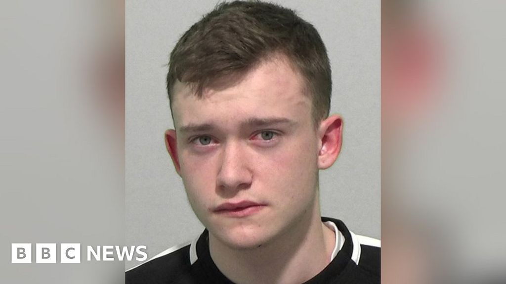 'Grindr-row murderer Aaron Ray attacked me in possessive rage' - BBC News