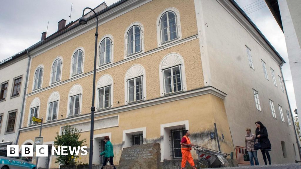 Austrian MPs vote to seize Hitler's birthplace house - BBC News