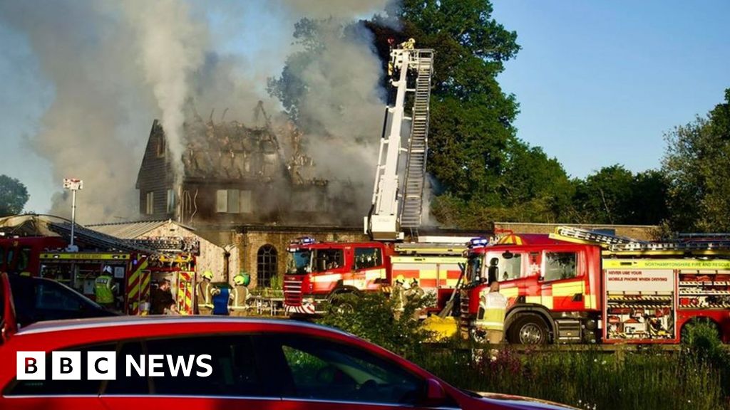 Fire hits Potterspury Hobby Fish shop - BBC News