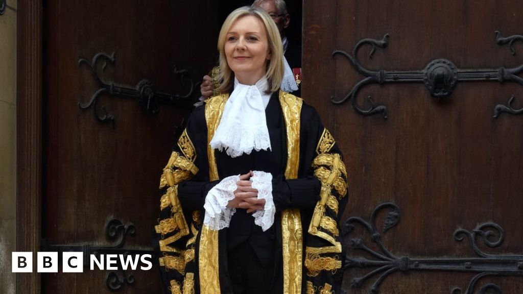 Brexit ruling: Lord Chancellor backs judiciary amid row - BBC News