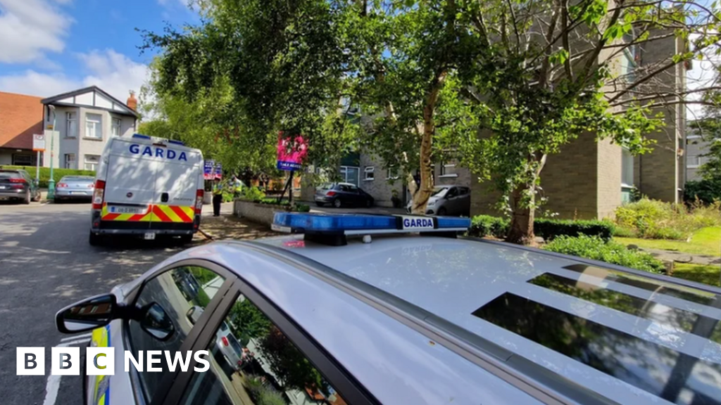 Drumcondra: Murder investigation after body found in Dublin flat - BBC News