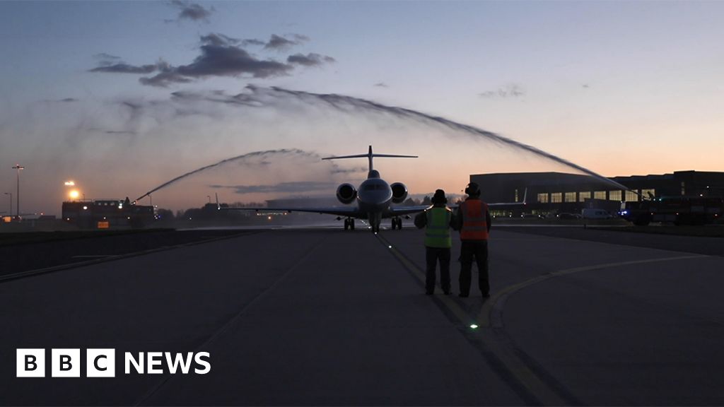 Sentinel spy plane makes final flight from RAF Waddington - BBC News