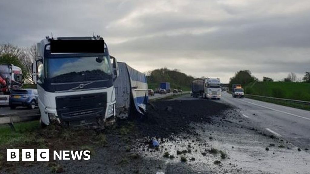 M6 overturned trailer near Shap and Penrith forces closure - BBC News