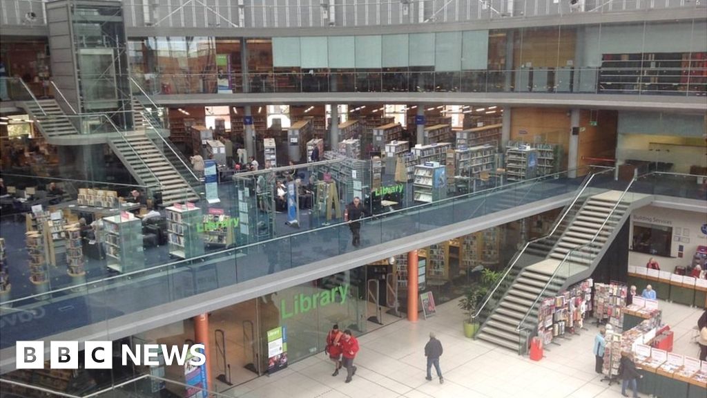 Cost of Living: Norfolk's 47 libraries become warm spaces - BBC News