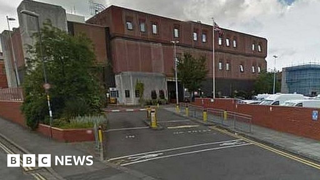 Man charged with throwing drugs into Bristol Prison - BBC News