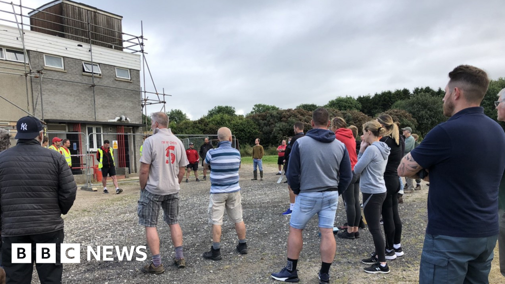 Volunteers help clean vandalised Redruth football club - BBC News