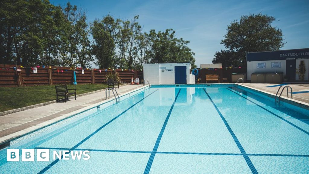 Devon swimming pool to cut energy bills with solar power