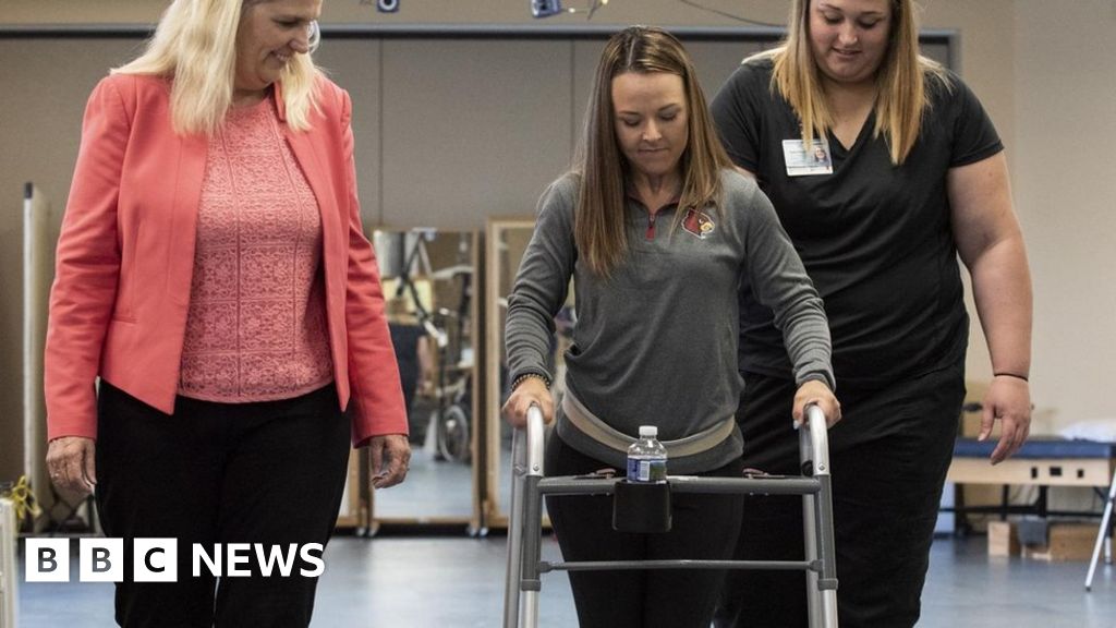 Electrical implant helps paralysed people to walk again - BBC News