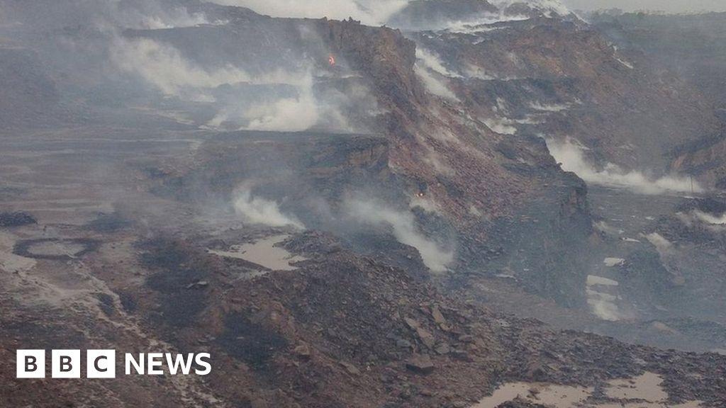 Photos of 100-year India coal fire win Getty Instagram award - BBC News