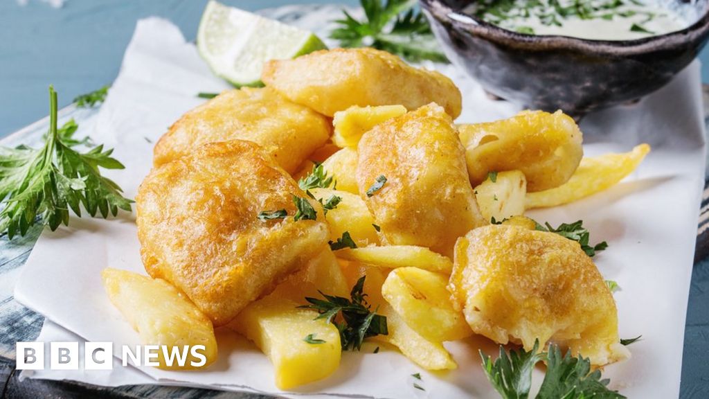 'Battered Wife' fish shop to close after backlash in Australia - BBC News