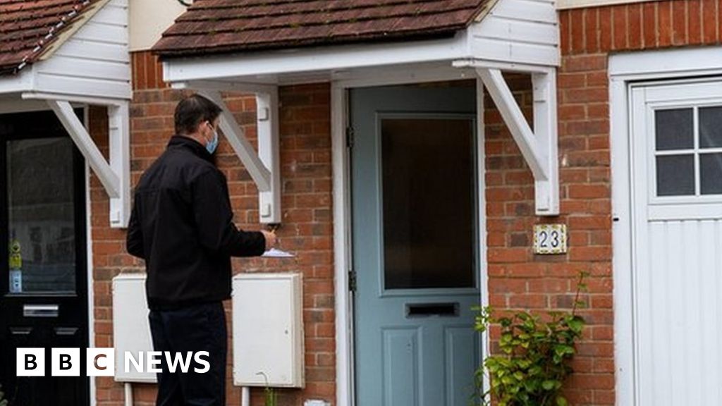 Covid-19: Broxbourne residents praised for test take-up - BBC News