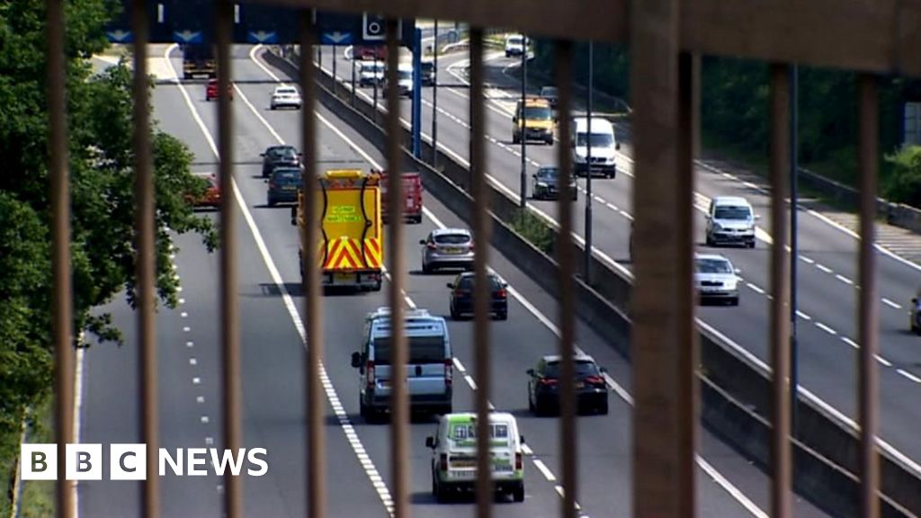 M4 relief road: Can Newport learn from Newbury? - BBC News