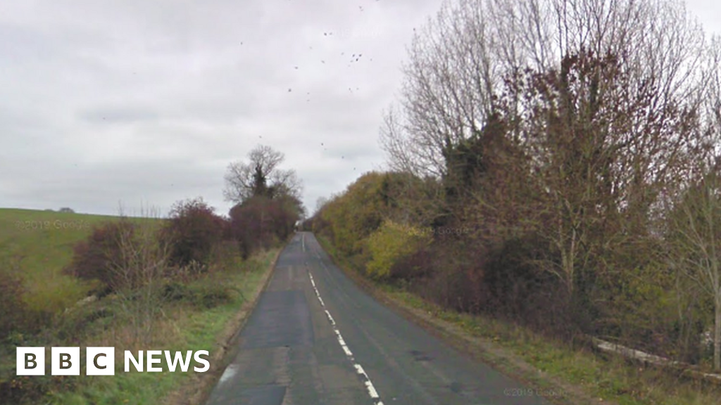 Gloucestershire: Second person dies after four-vehicle crash - BBC News
