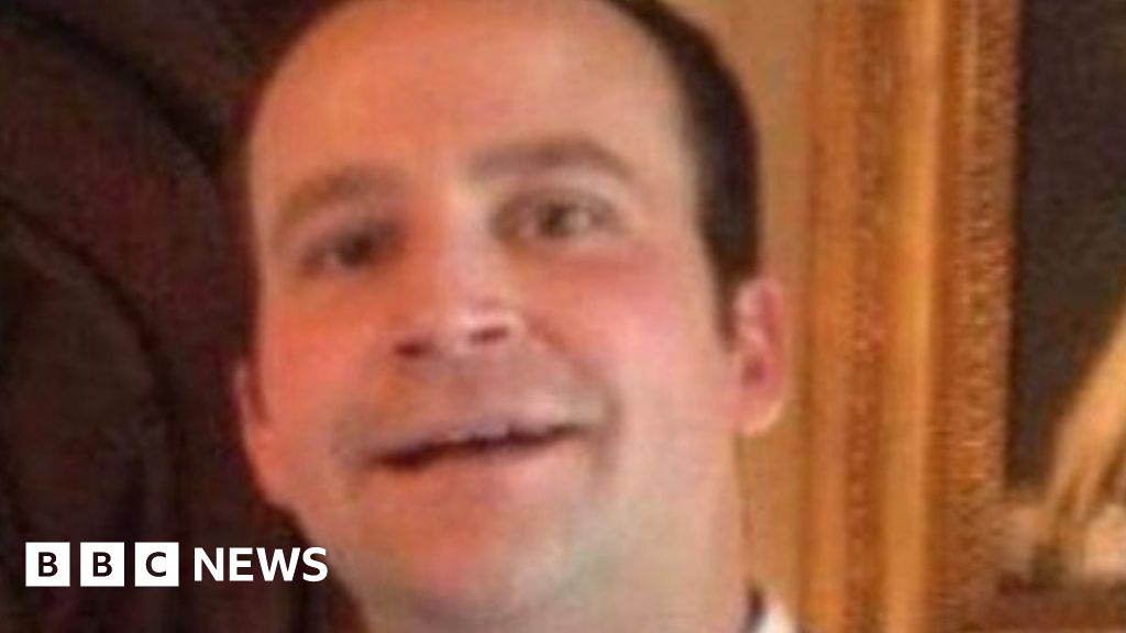 Daniel Fitzjohn: Northampton murder trial begins - BBC News