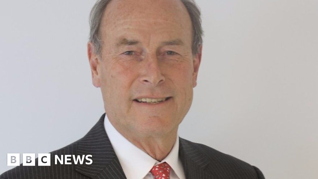 Ofsted's David Hoare in Isle of Wight 'ghetto' blunder - BBC News