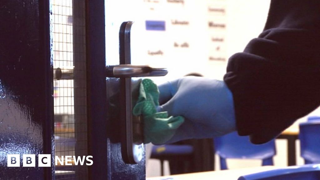 Flu-hit Southampton school remains closed