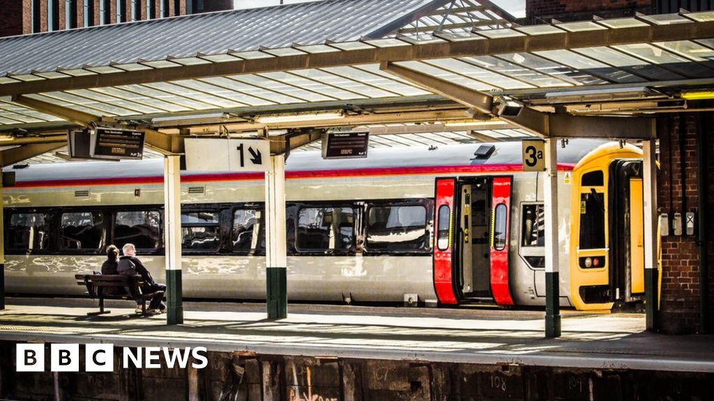 Halton Curve: Rail line links north Wales and Liverpool - BBC News
