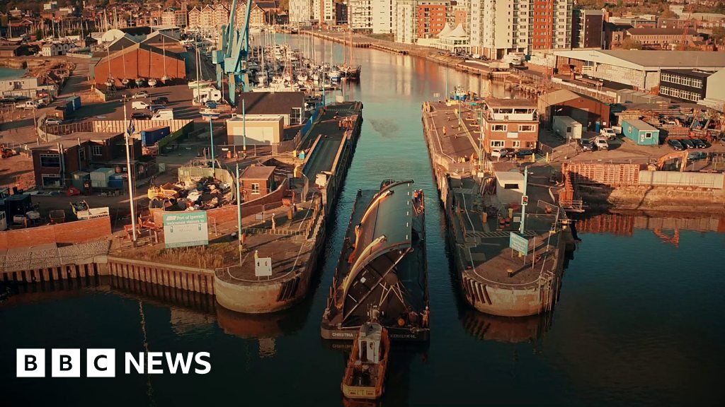 Aerial footage shows new £67.4m Ipswich tidal barrier - BBC News