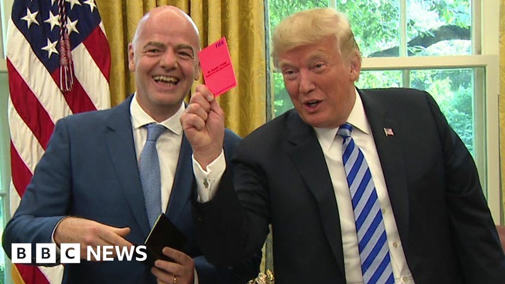 Donald Trump shows media the red card - BBC News