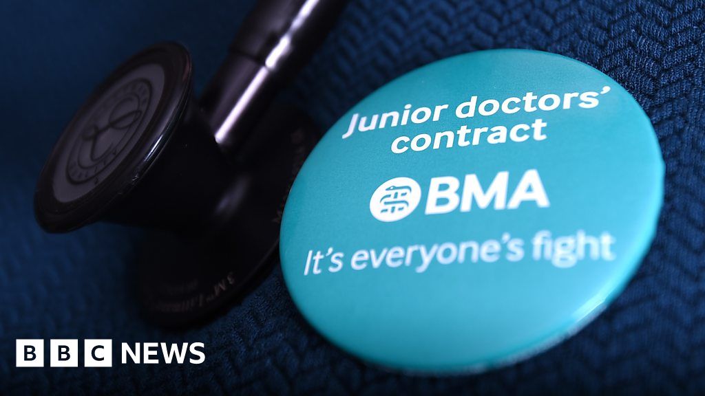 Junior doctors' contract - what's the deal? - BBC News