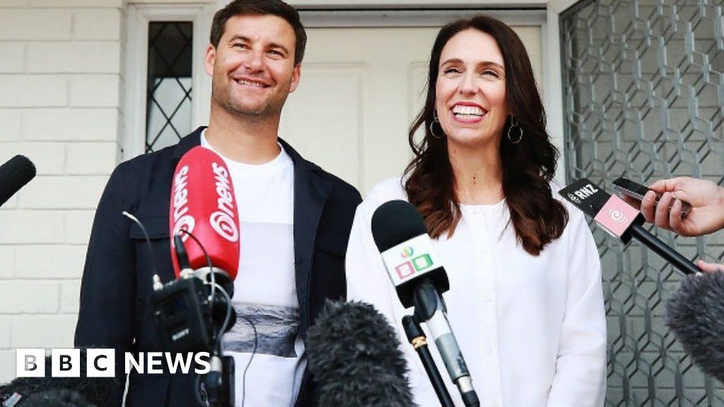 Clarke Gayford will become a full-time stay-at-home dad - BBC News