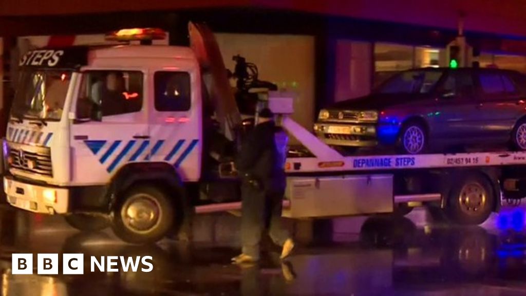 Paris attacks: What we know of attackers - BBC News