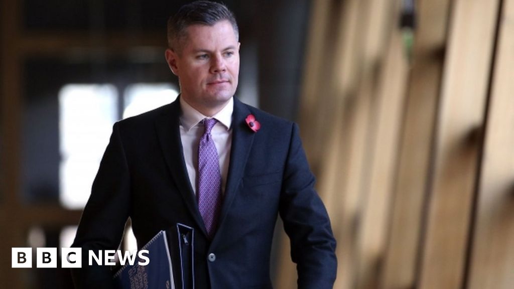 Derek Mackay offers assurances over Scottish budget plans - BBC News