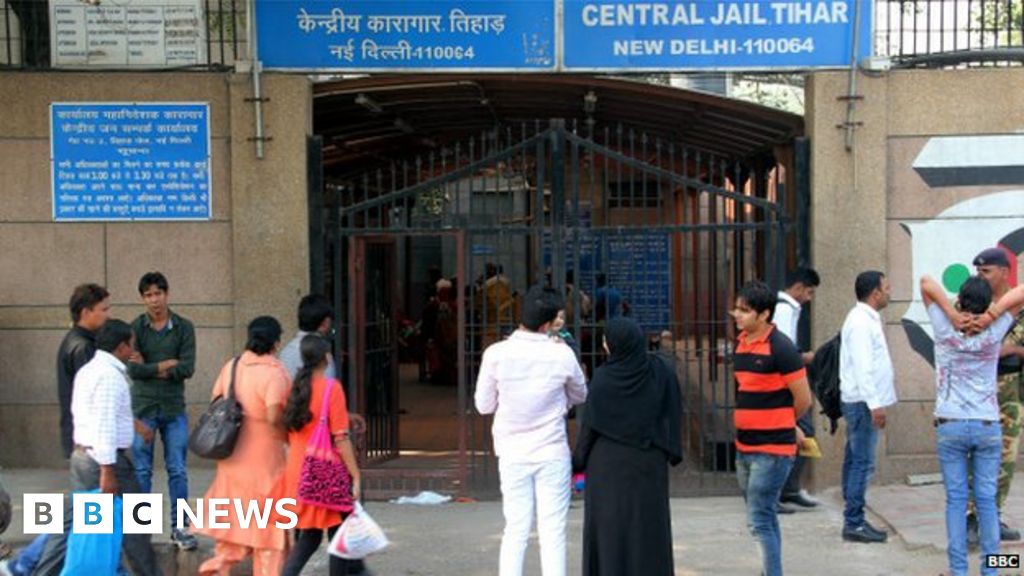 India prisoners dig tunnel to escape from Tihar jail - BBC News