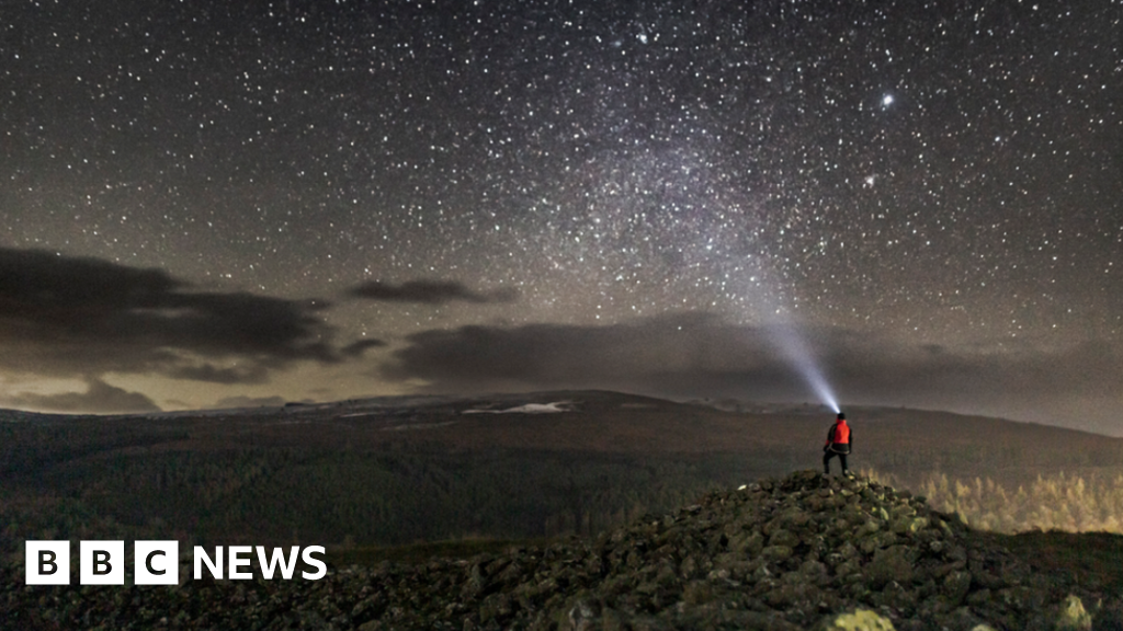 Dark sky: Could Wales soon be home to four zones? - BBC News