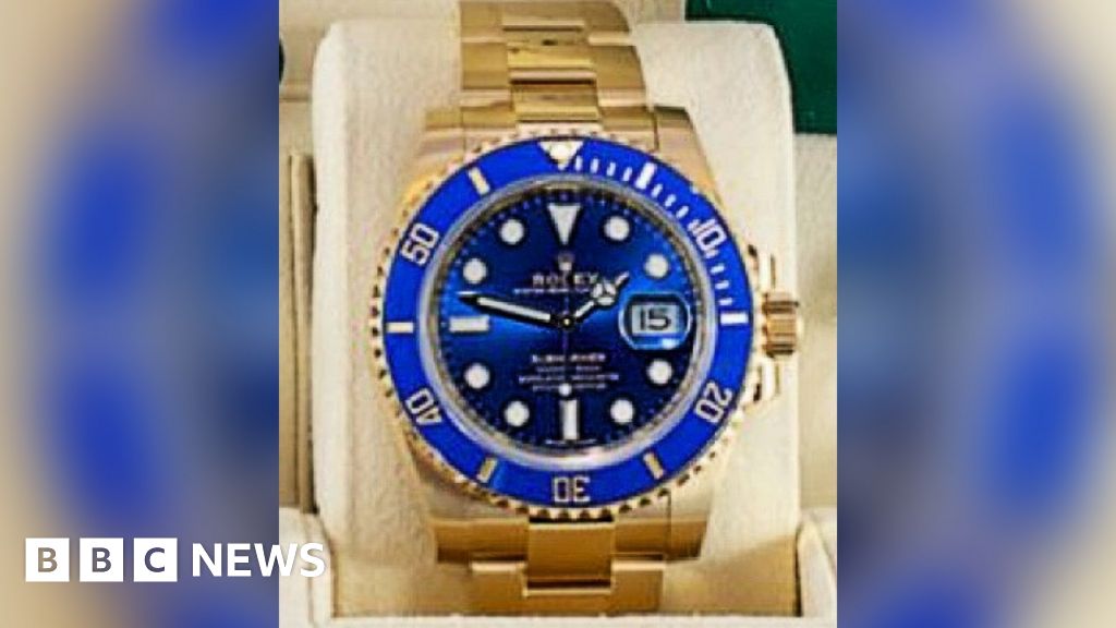 Blackburn man conned into buying £38k Rolex for scammers - BBC News