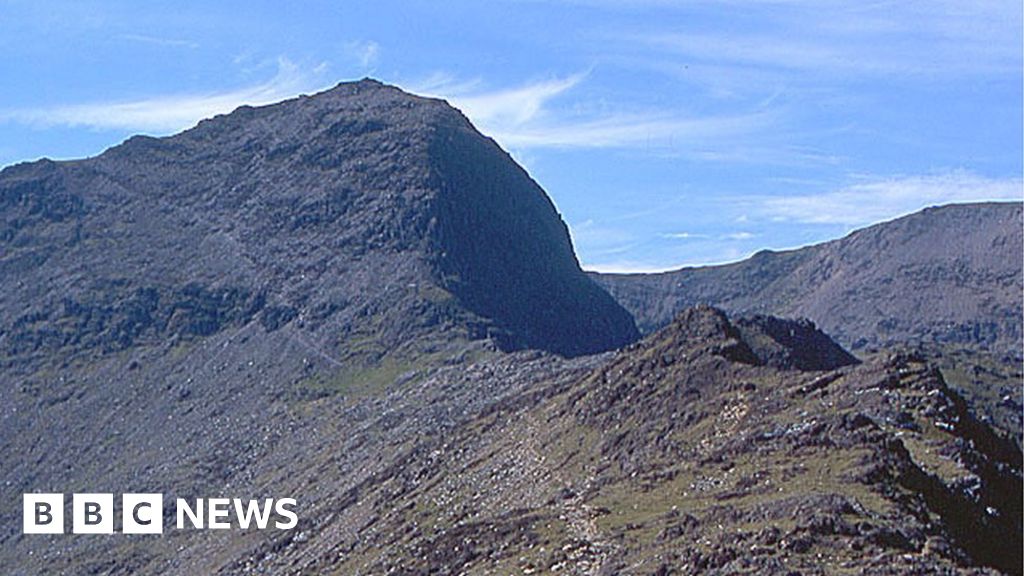 Cardiff man named as Snowdonia rock fall victim - BBC News