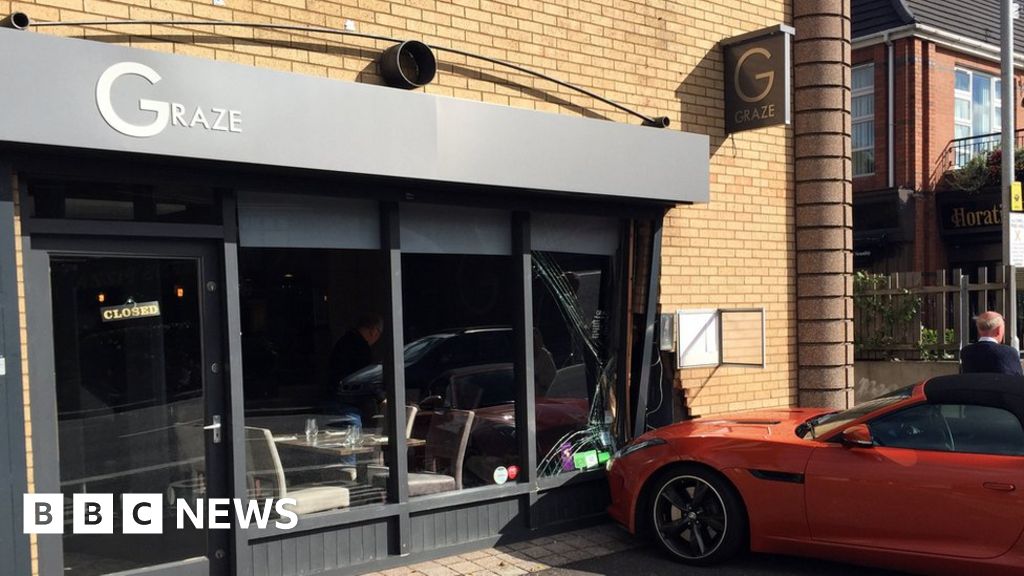 Car crashes into Belfast restaurant window - BBC News